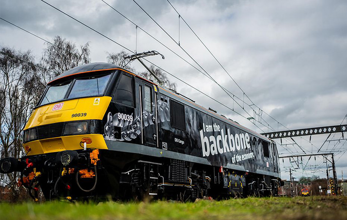 New loco launched to celebrate the value of rail freight | DB Cargo