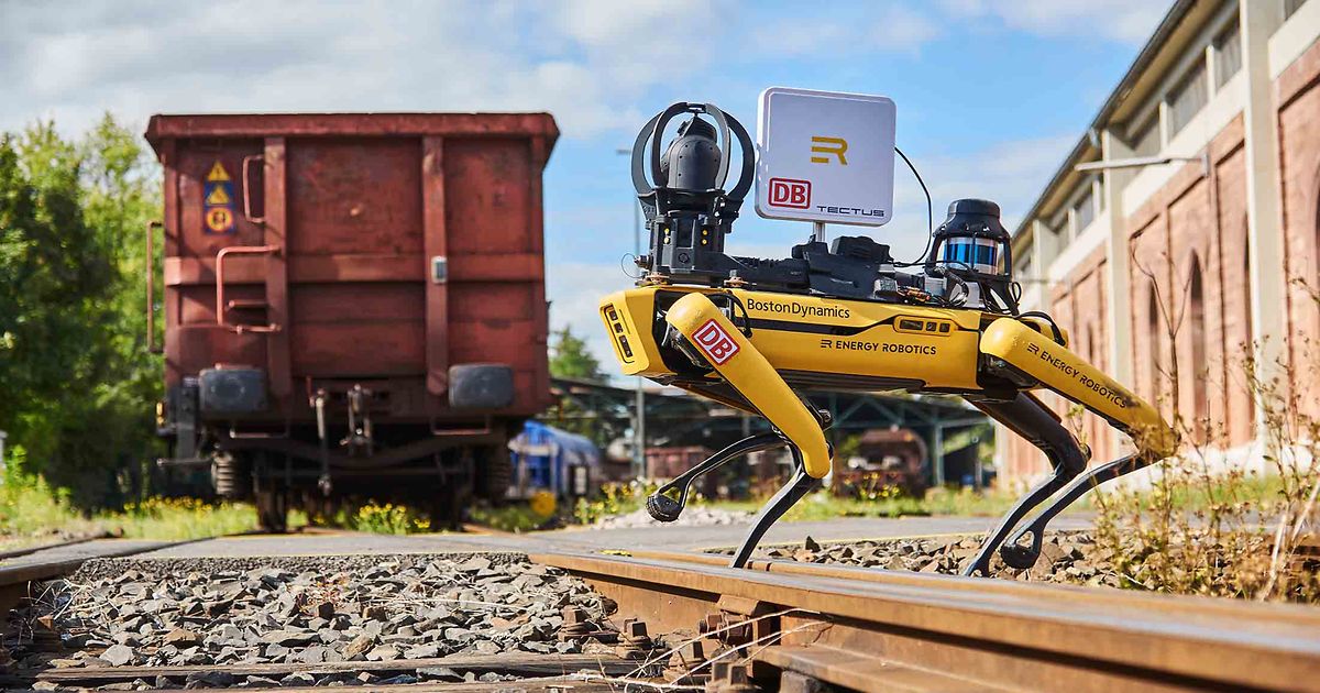 Spot the walking robot helps with train maintenance | DB Cargo