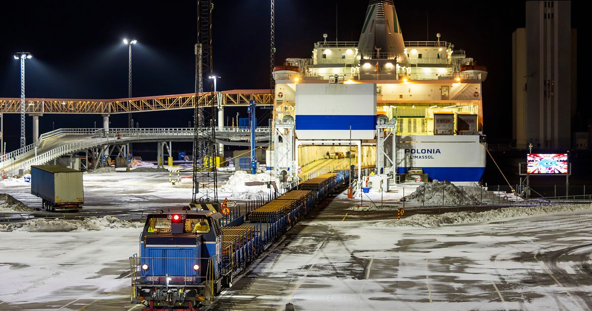 Long rail transport via the Poland–Sweden rail ferry